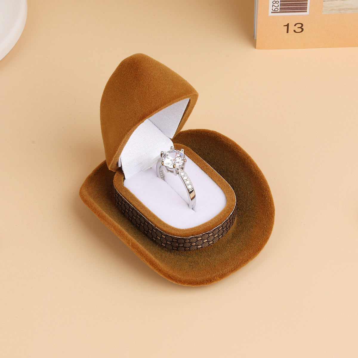 Retro Cowboy Hat Oval Ring Box – BLING QUEEN